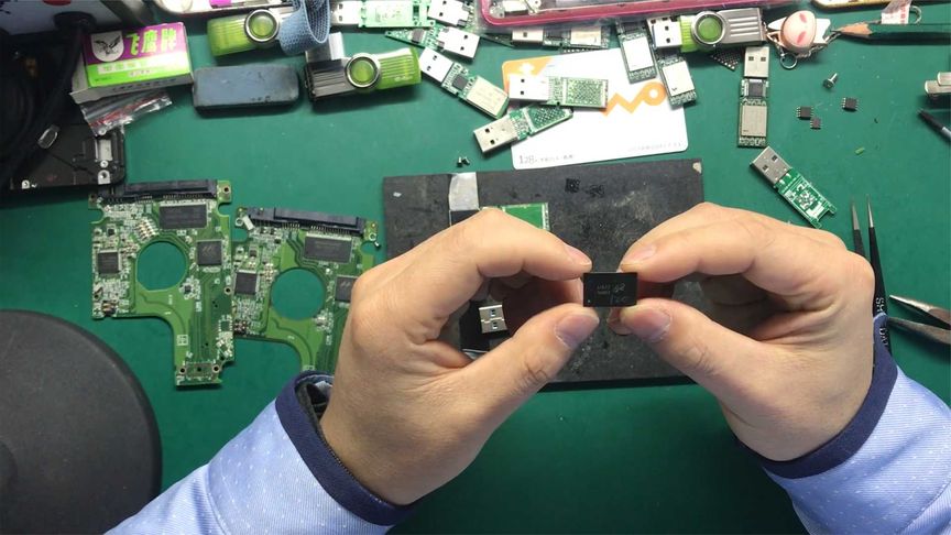 五一假期自己做了一个U盘,给你们看看U盘的制作过程!