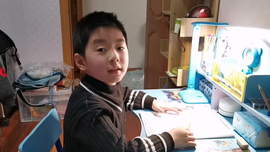 一年级小朋友学习单双数规律题,来回渡桥,到底在左还是在右