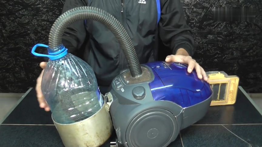 农村小伙不宽裕,自制水过滤吸尘器,当地人看后纷纷效仿