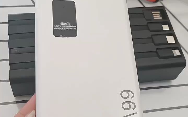 66W快充充电宝,50000毫安巨大容量,支持iPhone,安卓等各种机型。