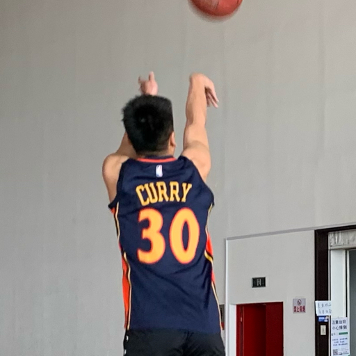 打球跑步的30号 