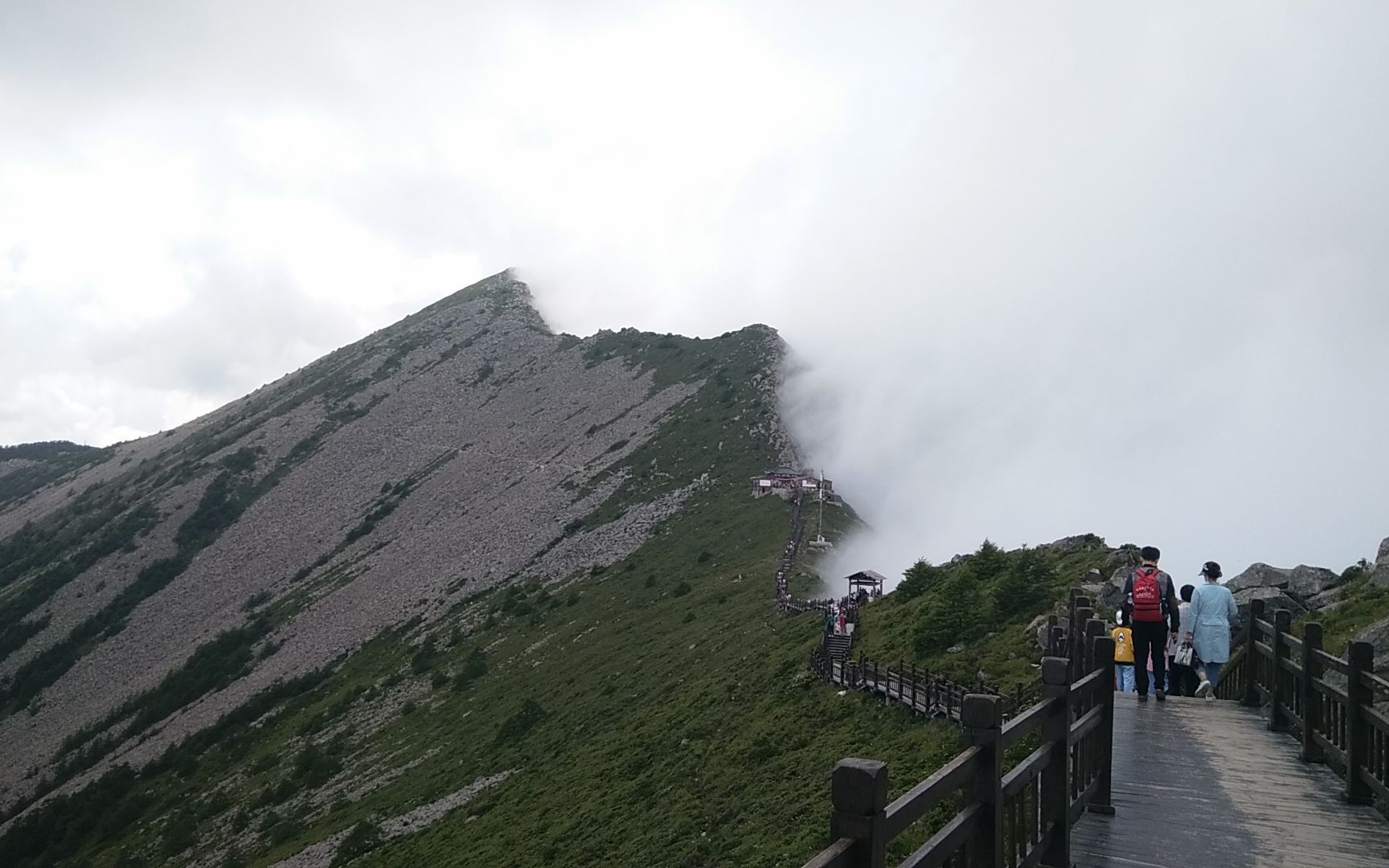 中国南北分界岭-秦岭主峰太白山