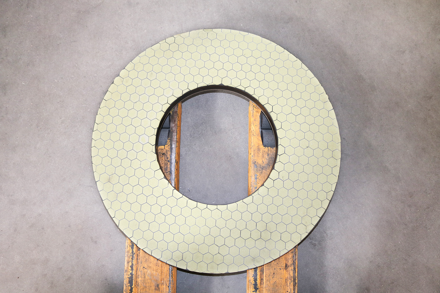 直径812毫米的陶瓷金刚石磨盘用于研磨硬质合金