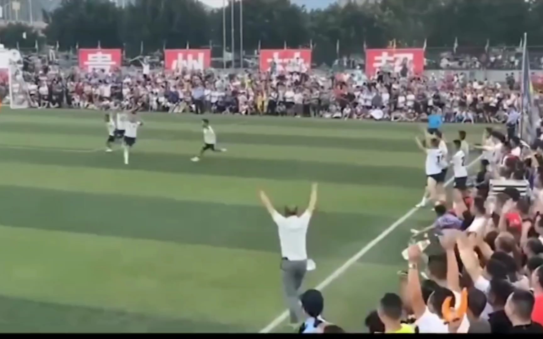 贵州村超爆火的真正原因!超50万人来看球赛,收入已超两亿