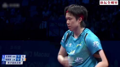 王楚钦再次输给樊振东,决胜时刻,烦樊振东打疯了,王楚钦输懵了