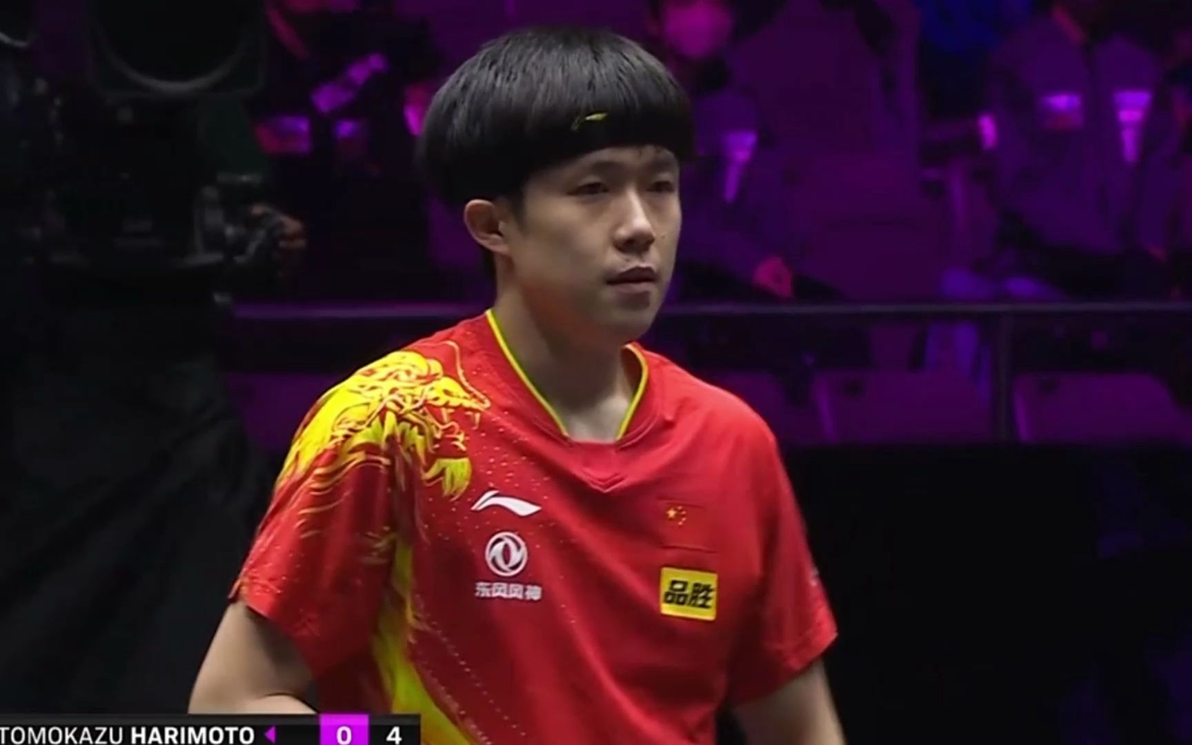 王楚钦4-0进决赛,张本智和直接懵住忘记叫了,刘国梁看得直点头