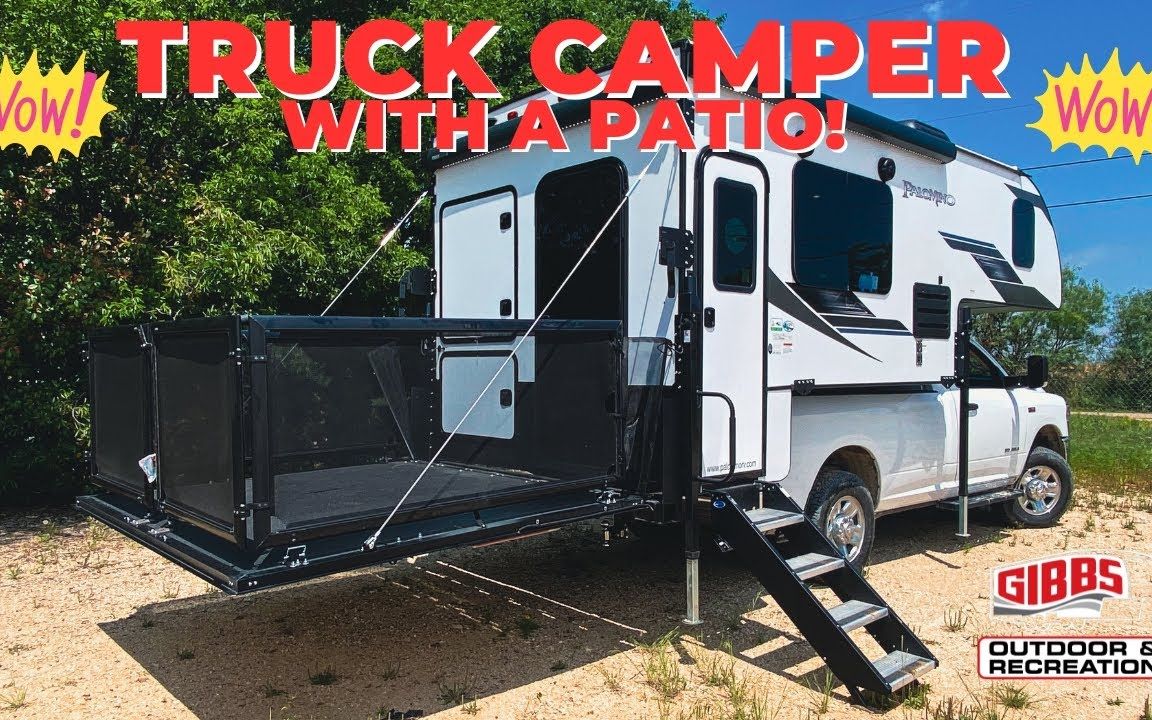 带有车尾翻板露台的皮卡背驮房箱