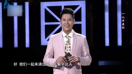 书法老师设立亲子学堂,现场教学握毛笔姿势,学到了