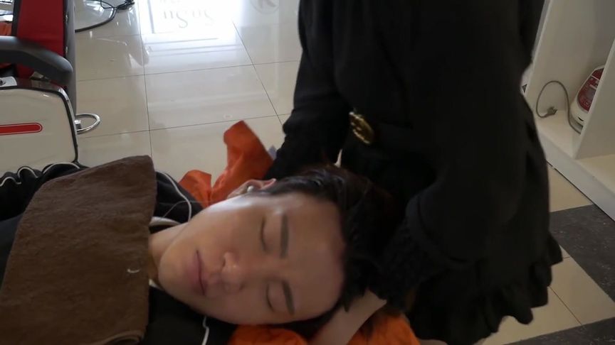 头部加颈椎按摩,对大脑有健脑安神,聪耳明目的作用