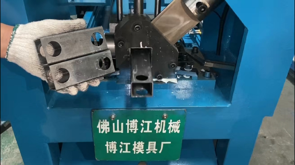 数控冲孔切断一体机,应用广泛,可槽钢/角铁/方管/扁铁等型材,冲孔和...