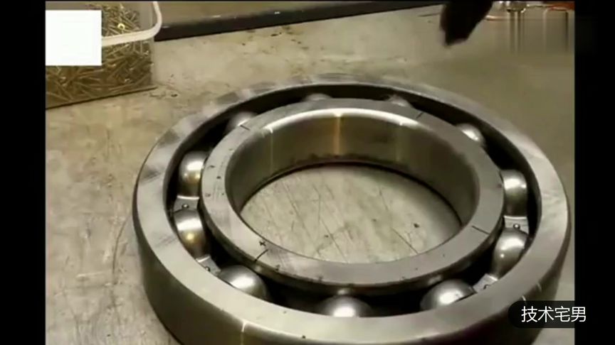 轴承是如何安装滚珠看了这个视频就懂了