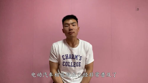 我国首款两轮电动汽车问世,续航400公里,网友:再也不怕堵车了