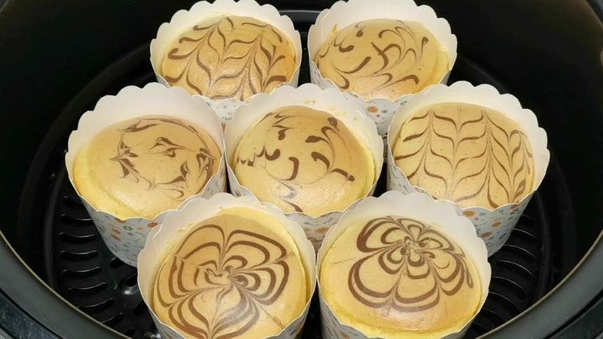 甜品美食拉花纸杯蛋糕,在家用空气炸锅就好做,不回缩不塌陷