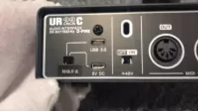 雅马哈UR22C声卡面板接口和旋钮介绍