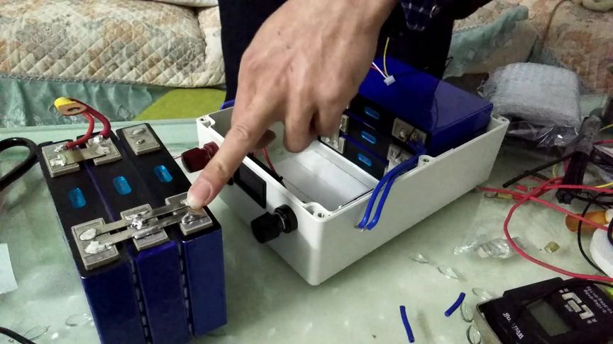 12V108Ah的大容量锂电池组的组装,稍有电子知识的你可以自己动手