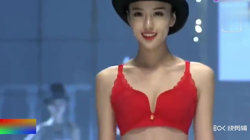 仰慕丰满内衣模特走秀,性感丰满身材好