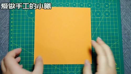 好看又用的双色笔筒只需几张纸轻松折出来