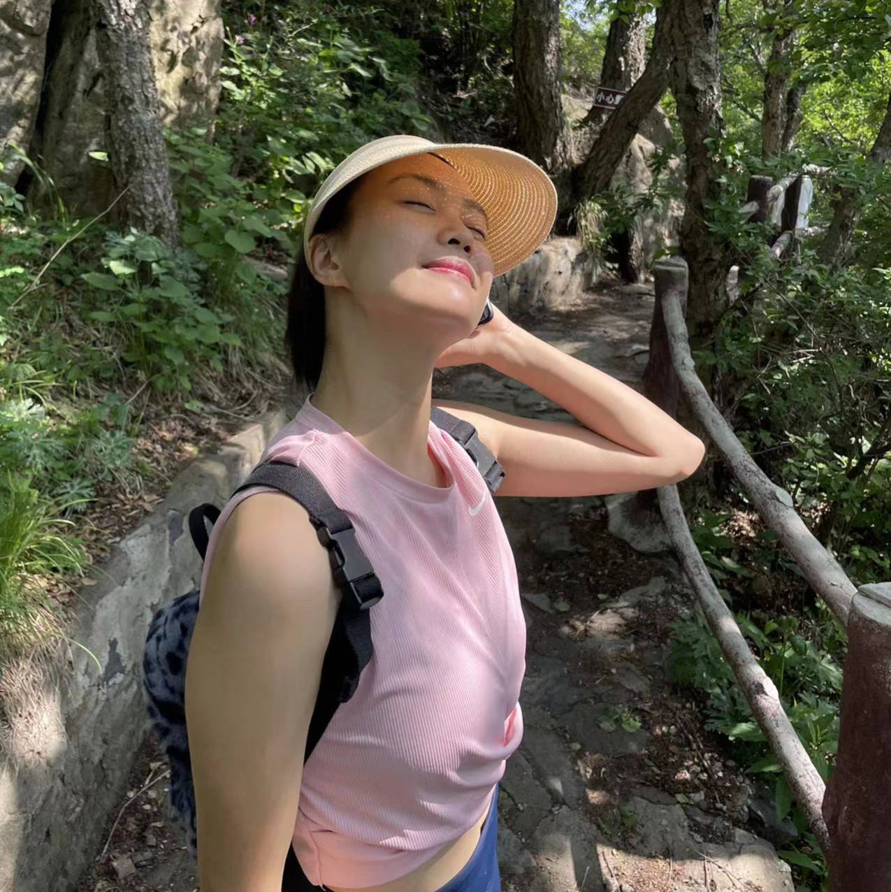 欢脱的Vicky 