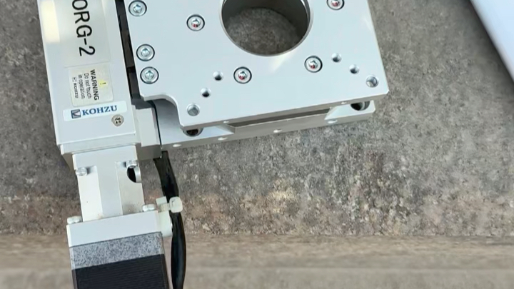 ...旋转±5° 0.002°重复定位精度内部滚珠丝杆+十字交叉滚柱轴承传动