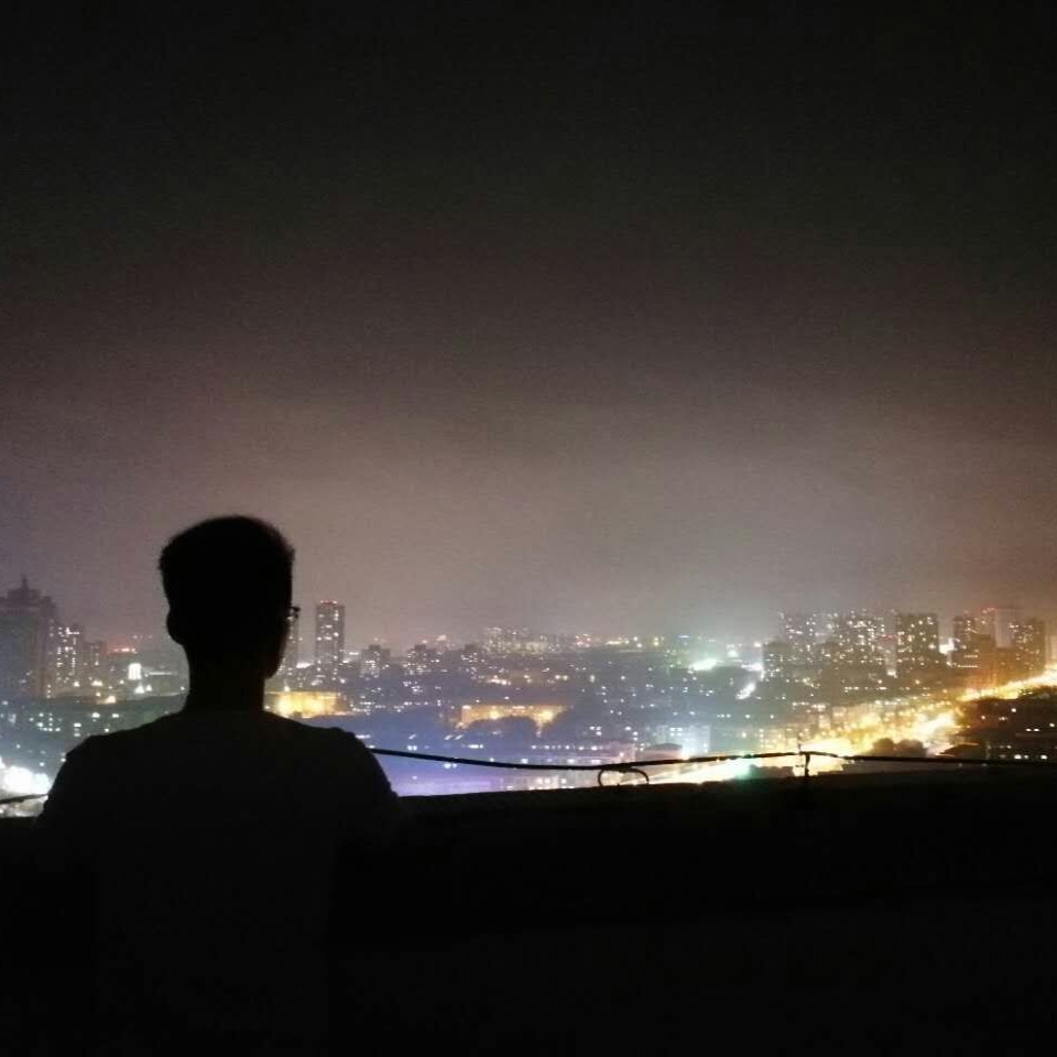 笨手笨脚的呢 