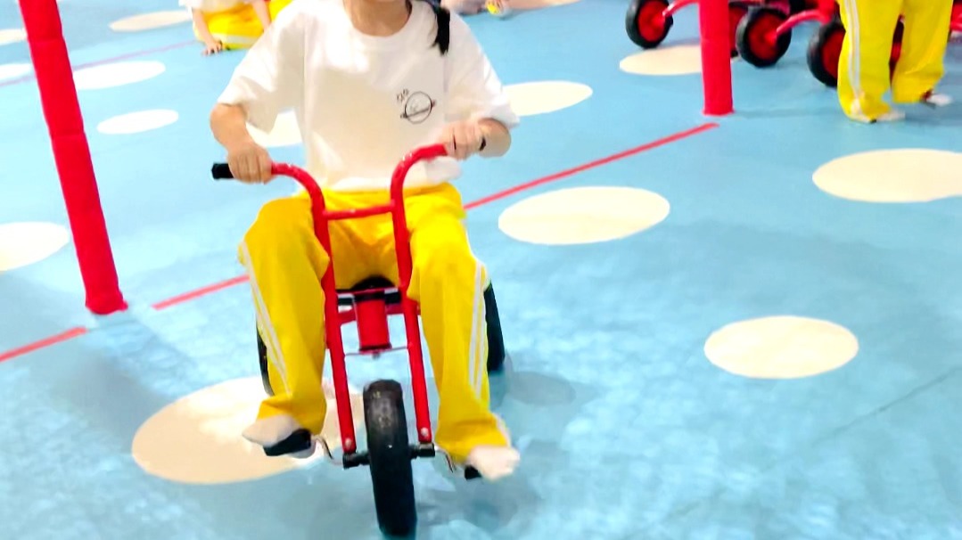 小小脚踏车游戏 你们有玩过吗? 少儿音乐律动 幼师 泡泡哥哥