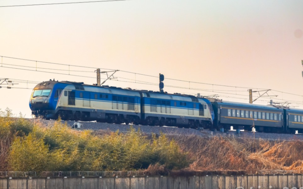 [铁道]轰隆的内燃机,来自DF11G! 客车k245次海安三场通过!