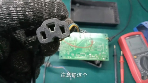 电动车充电器指示灯亮不充电维修