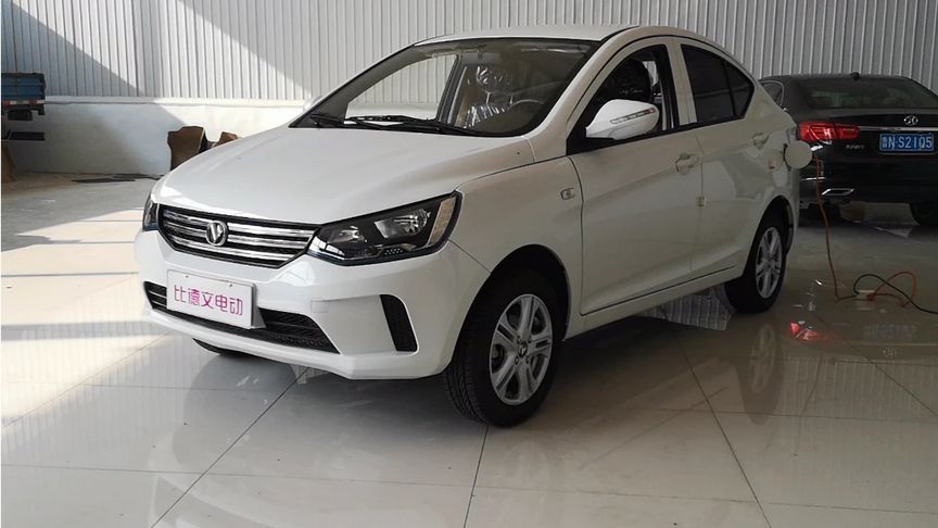 高端车型品牌电动三厢电动轿车比德文M8