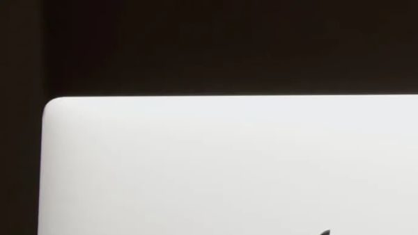 苹果被曝明年春季推出史上最大屏幕MacBook Air