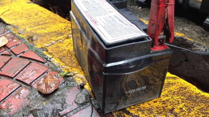 亏电饿死的电瓶居然可以用这办法激活,网友:就是有点费电瓶