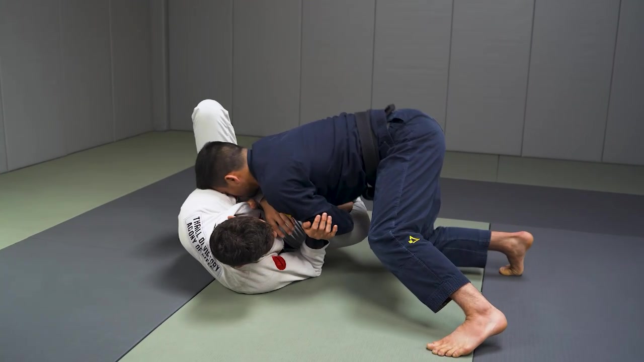 Isaac Doederlein Footwork Passing Vs Seated Guard