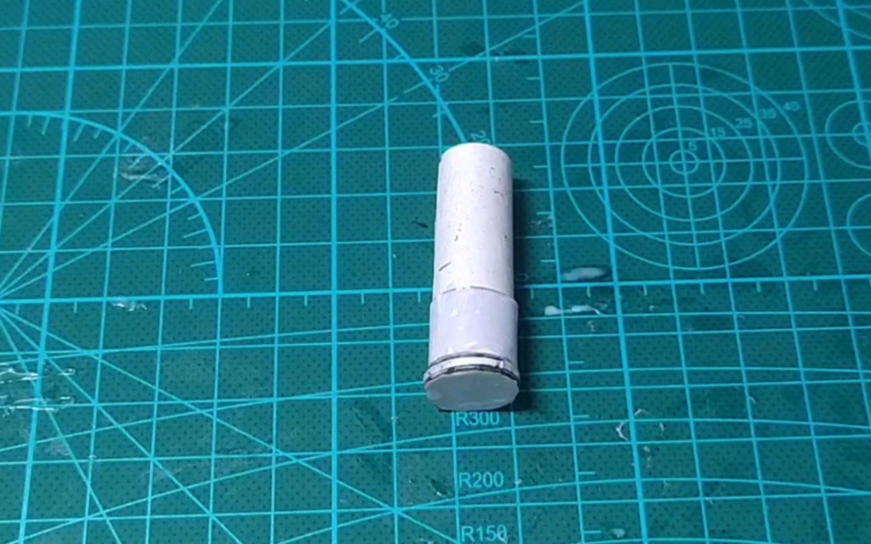 如何用A4纸做一颗霰弹枪子弹