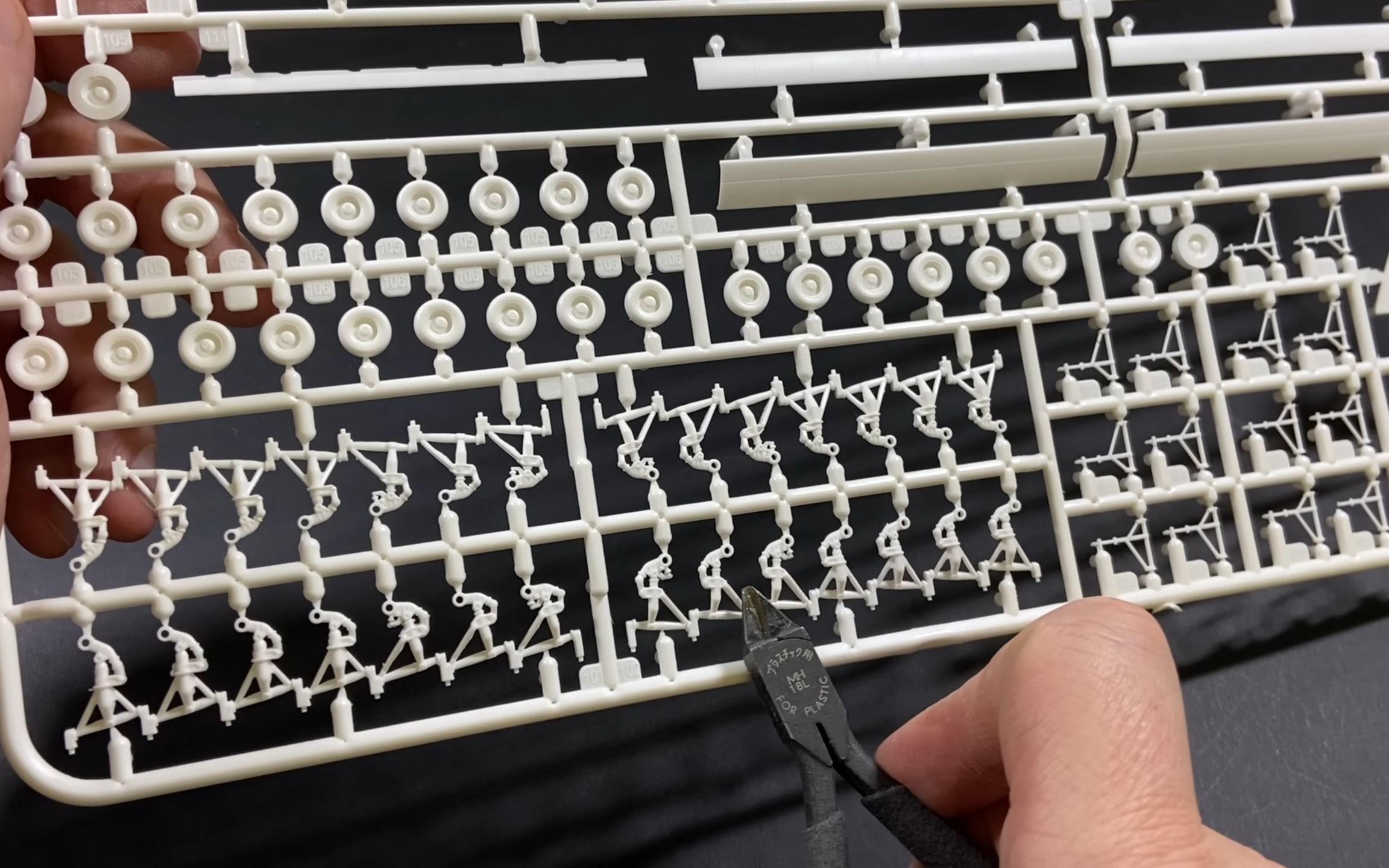 1/144 安-225 运输机模型制作视频-PART 1