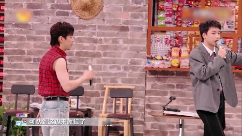 杨迪不愧是搞笑男!这模特步走的着实迷人,笑疯李雪琴!丨星期六