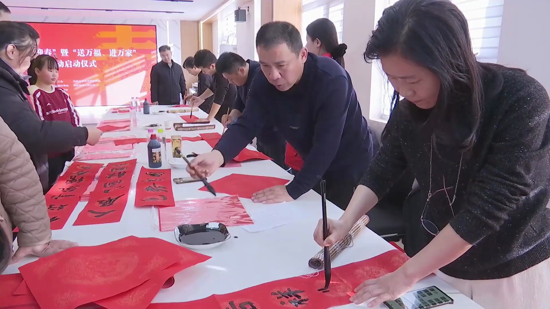 聊城市冠县:2025年“万福迎春”暨“送万福、进万家”书法公益活动...