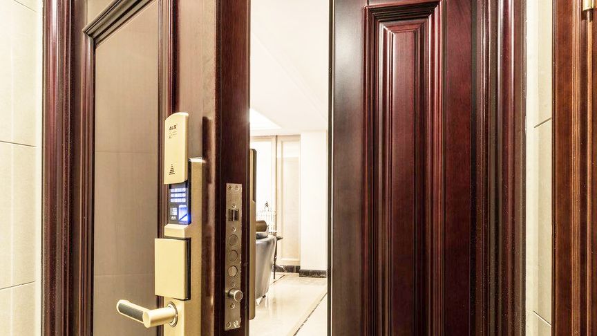 开锁师傅教我一招,门反锁后多做一步,从外面用什么方式都打不开