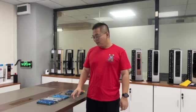 指纹锁安装自己动手--更换锁体锁舌方向