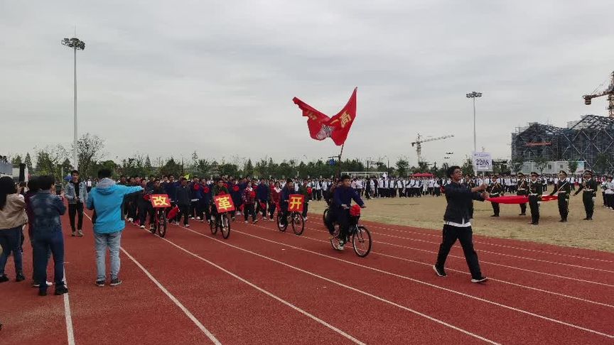 越来越有趣的校运动会入场式。#运动会开幕式