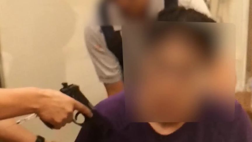 男子尾随深圳一女子,胁迫后者微信转账1万,宾馆点外卖被抓