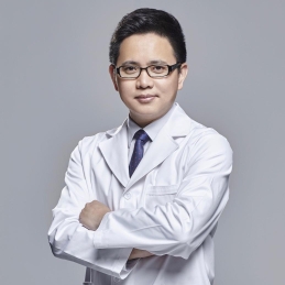 妇产科医生龚晓明 