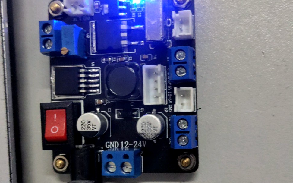 可调输入电源,支持24V输入 1.25-12V调节输出,固定5V、3.3V输出