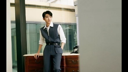 还有人记得2020微博之夜内场这套黑白套装吗?前几天断桥首映礼的...