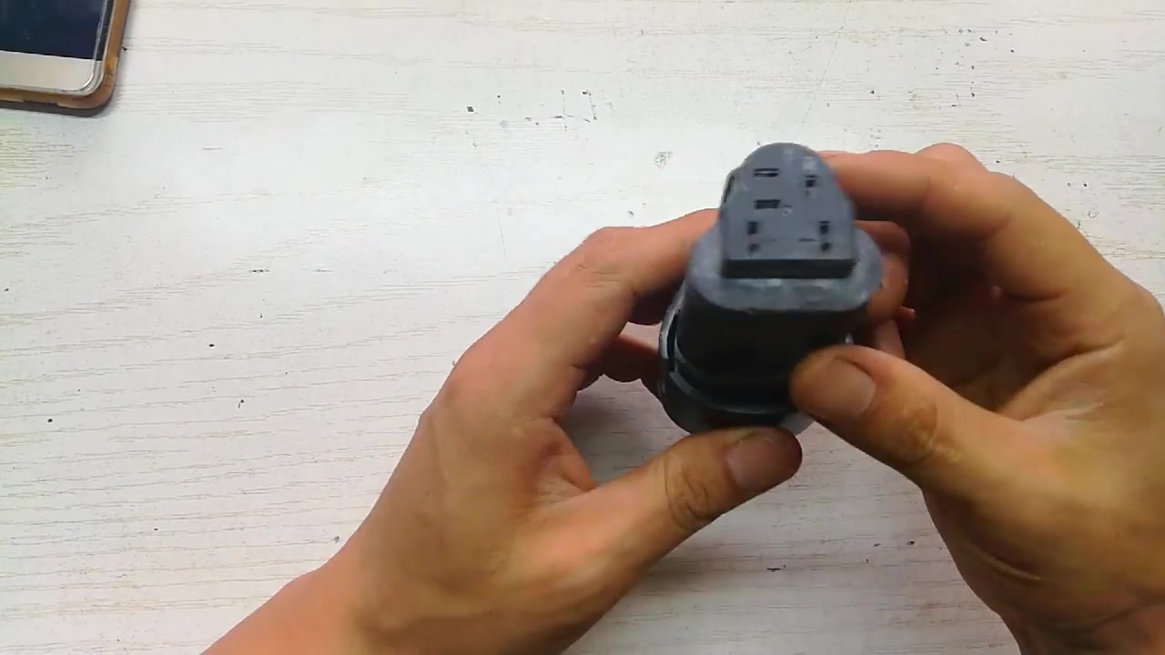 小伙真厉害!充电钻锂电池也能维修!我们看看他是怎么做的