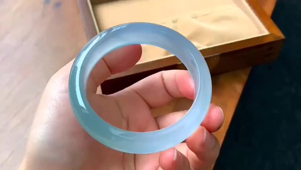 冰种翡翠手镯#翡翠# #我要上头条# #穿搭#