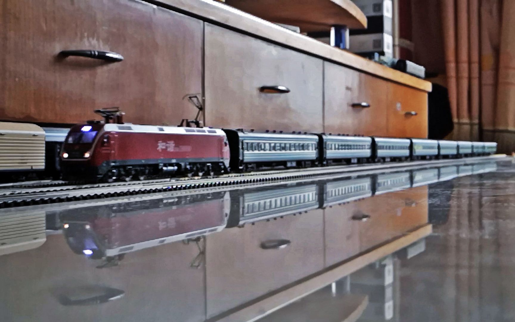 【火车模型】如何让绿皮车跑出特快的感觉?