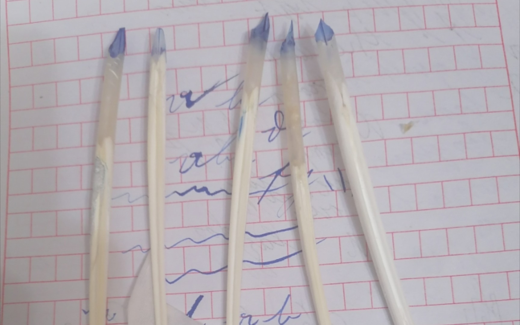 如何在家自制羽毛笔。