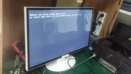 电脑出现两行英语提示该检查那些硬件又该如何解决