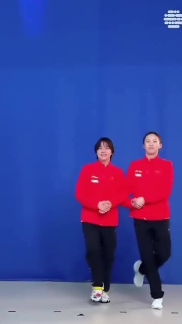 世界杯女双夺冠,全红婵爆笑采访合集:单人更抽象!陈芋汐讲完了