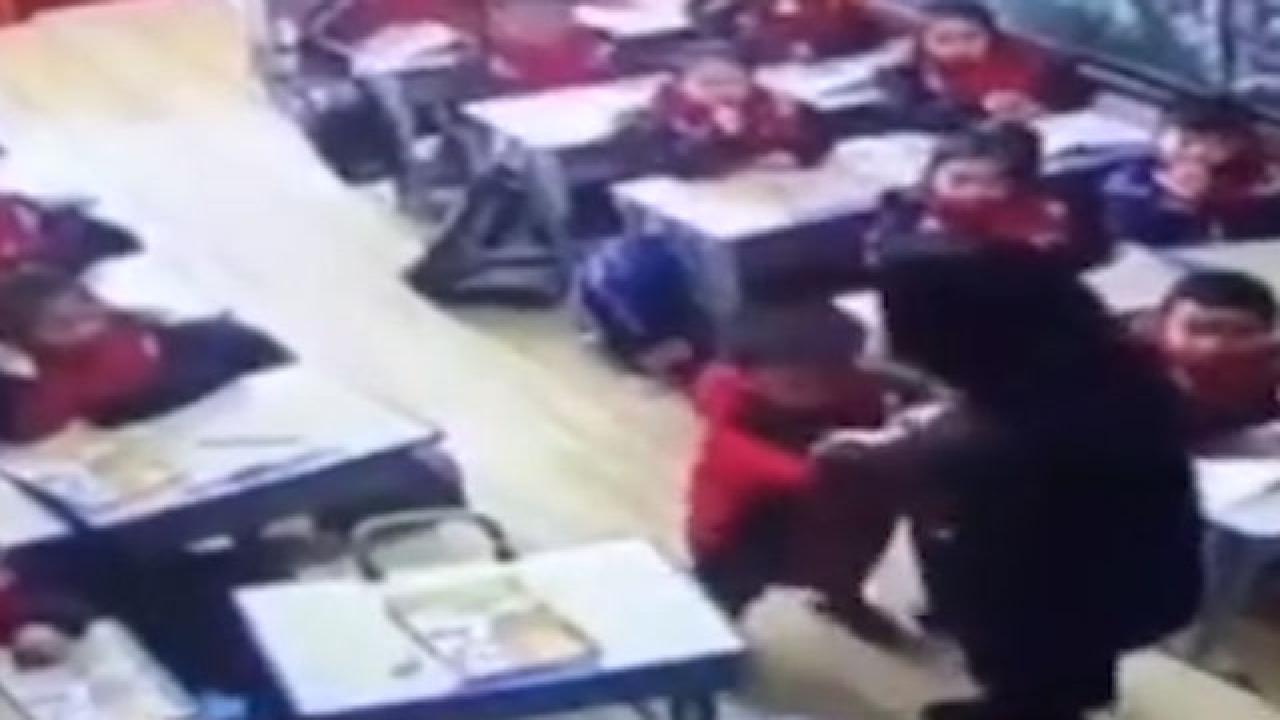 小学生课堂表现不积极被打耳光 老师:就你金贵?