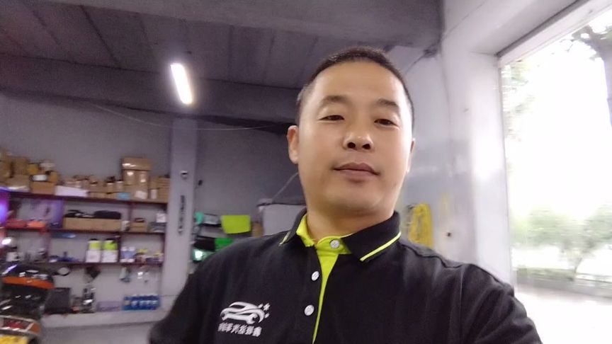 三轴云台手机稳定器,店里已到货真心好用,还可以当个应急充电宝